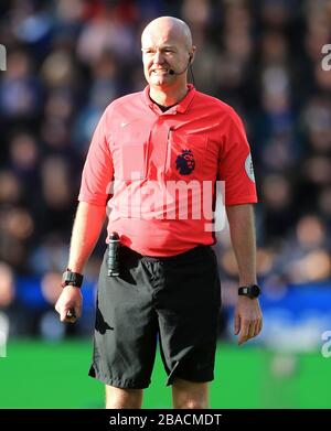 Referee Lee Mason Stock Photo - Alamy