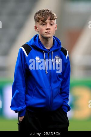 Rochdale's Ethan Brierley ahead of kick-off Stock Photo - Alamy