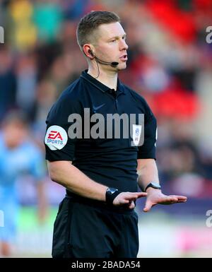 Referee Marc Edwards Stock Photo - Alamy