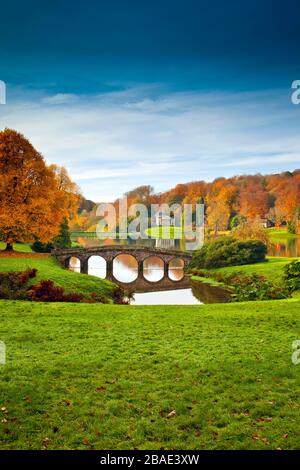 Palladian Bridge in Stourhead Stock Photo - Alamy