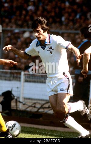(L-R) West Ham United's Alan Devonshire makes a forward run as ...
