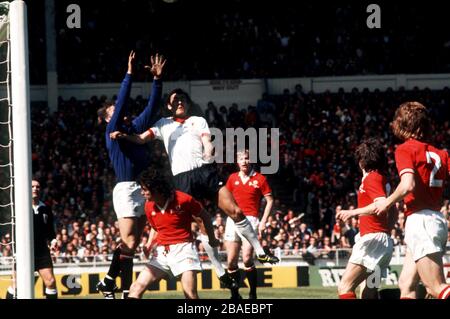 Alex Stepney, Manchester United goalkeeper Stock Photo - Alamy