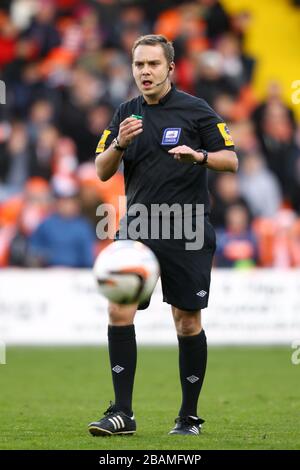 Michael Naylor, Referee Stock Photo - Alamy