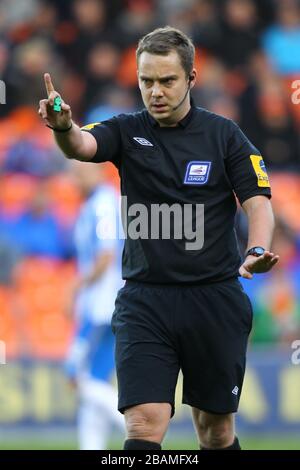 Michael Naylor, referee Stock Photo - Alamy