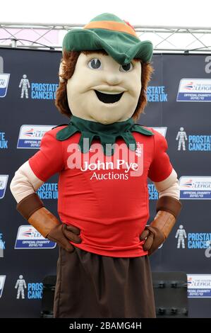 Nottingham Forest mascot Robin Hood greets wife of Nottingham Forest ...