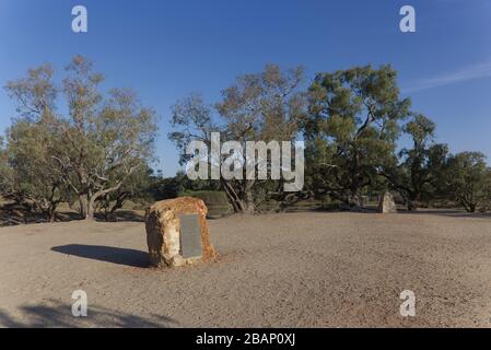 The Dig Tree at the waterhole of Burke and Wills fame Coopers Creek ...