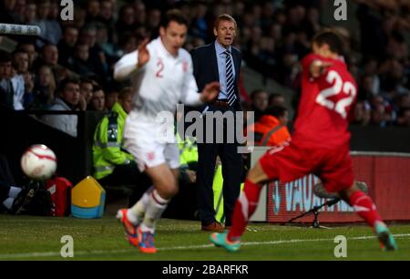England manager Stuart Pearce on the touchline Stock Photo - Alamy