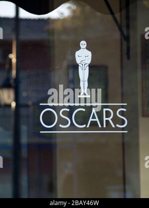 One of the busiest and best bars in Roda, Corfu, Oscars Bar provides an ...