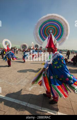A traditional Mexican dance at the Basilica of Our Lady of Guadalupe in ...