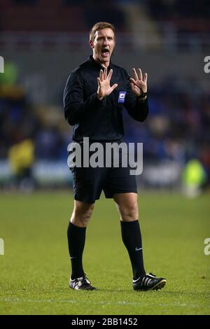 Referee Darren Sheldrake Stock Photo - Alamy