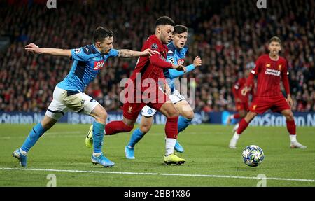 Liverpool's Alex Oxlade-Chamberlain (centre) in action Stock Photo - Alamy