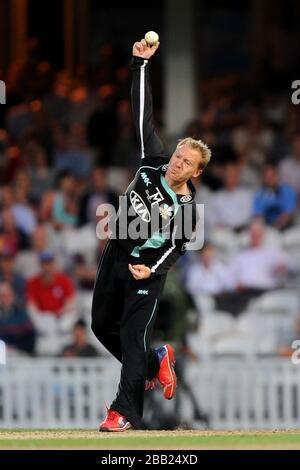 Gareth Batty in bowling action for Surrey during Surrey vs Essex Eagles ...