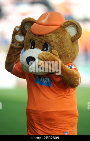 Bloomfield Bear, Blackpool mascot Stock Photo - Alamy
