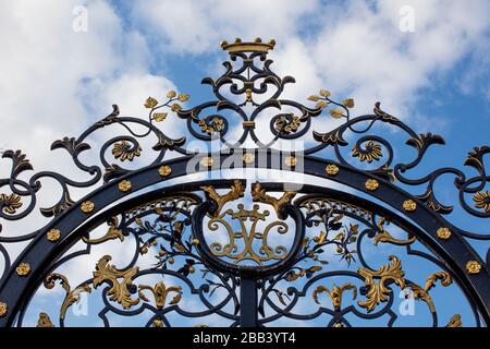 The wrought iron entrance gates to Kensington Palace gardens in London ...