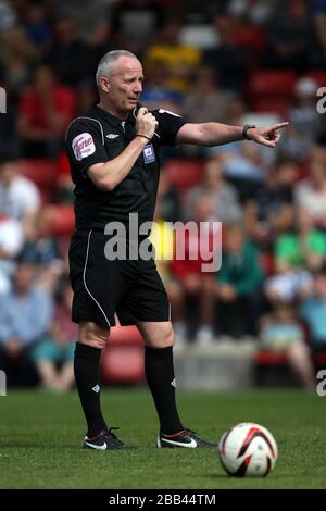 Phil Gibbs, Referee Stock Photo - Alamy