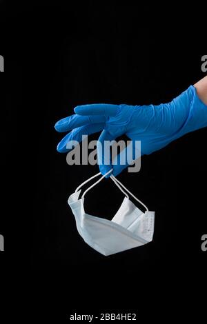 Hand of medical staff in blue glove injecting coronavirus covid-19 ...