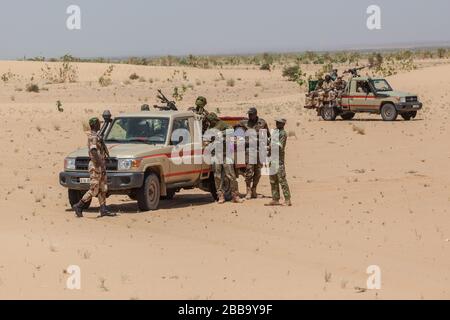 Niger : Governmental military guard in North Africa Car with armed ...