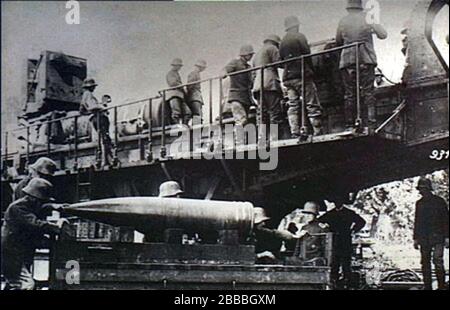 German Paris Gun, 1918 Stock Photo - Alamy