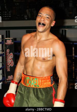 Michael Norgrove (green shorts) defeats Duncan Cottier in a Light ...