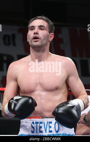Steve O'Meara (light blue shorts) defeats Terry Carruthers in a Light ...