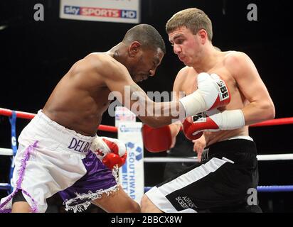 Lewis Pettitt (black shorts) defeats Delroy Spencer in a Super ...