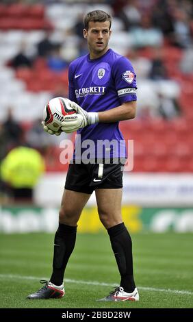 Barnsley goalkeeper Luke Steele Stock Photo - Alamy