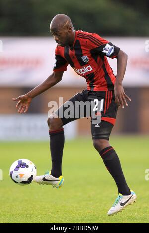 Youssouf Mulumbu, West Bromwich Albion Stock Photo - Alamy