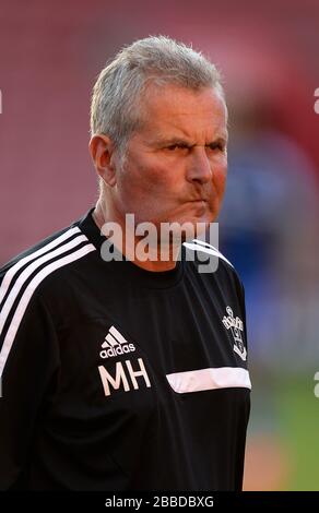 Southampton s under 21 manager Martin Hunter Stock Photo Alamy