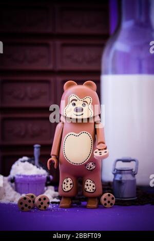 little bear bakes cookies Stock Photo - Alamy