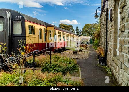 Train carriages and cafe in the Station Hall, National Railway Museum ...