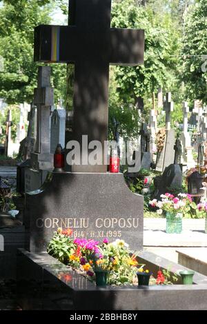 Bellu Cemetery, Bucharest, Romania Stock Photo - Alamy