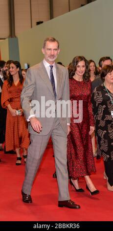 Spanish Kings Felipe VI and Letizia Ortiz with their daughters the ...