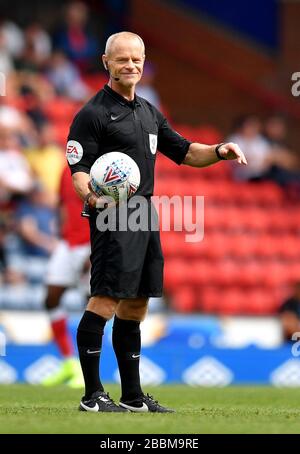 Match referee Andy Woolmer Stock Photo - Alamy