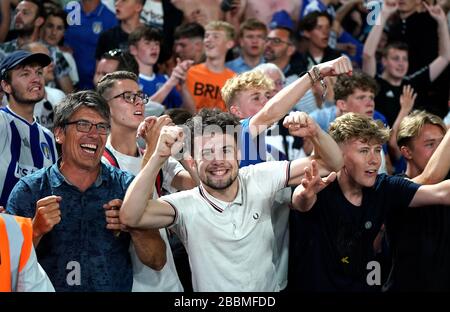 Colchester United celebrate winning the tie Stock Photo - Alamy