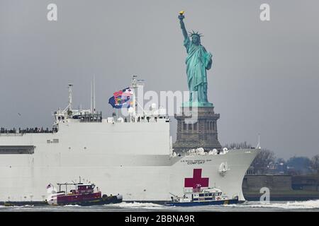 The Statue of Liberty arrives in New York Harbor, onboard the French ...