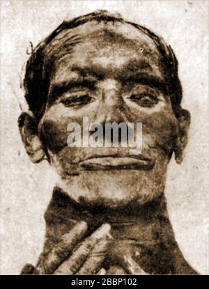 Egyptology - A 1920 printed image showing Akhenaten (aka Echnaton ...