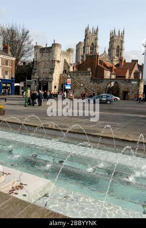 YORK MINSTER FROM HIGH PETERGATE SUMMER YORKSHIRE ENGLAND Stock Photo ...