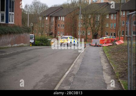 Armed police response units in action at a UK housing estate Stock ...