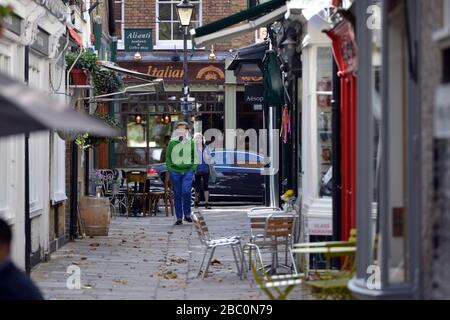 Shops and bars in Paved Court, Richmond, London, UK Stock Photo - Alamy