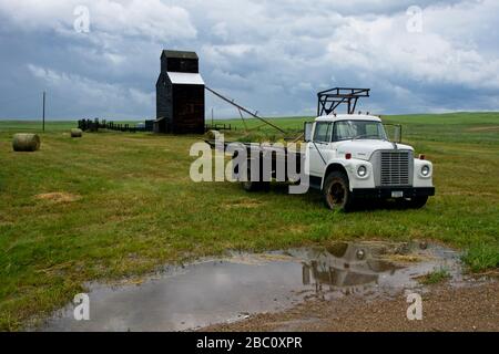 Loring USA - 8 July 2013 : Grain elevators in Loring Montana USA Stock ...