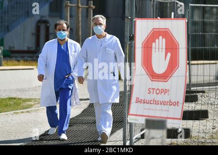 from left: Dr. med Reza GHOTBI (chief physician vascular surgery) and ...