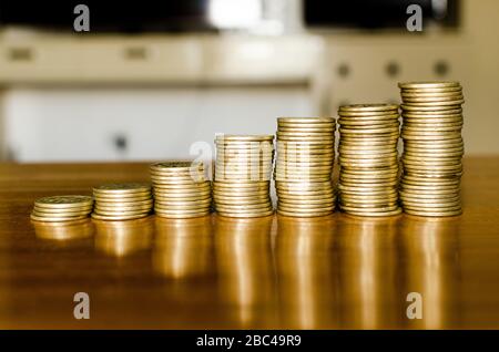 Philippine 5 peso coin close up Stock Photo - Alamy