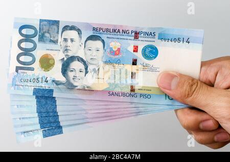 Philippine 1000 peso cash Stock Photo - Alamy