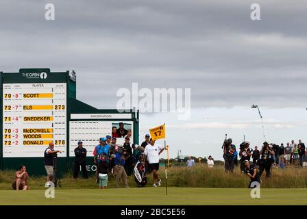 Australia's Adam Scott chips onto the 17th from the bunker Stock Photo ...