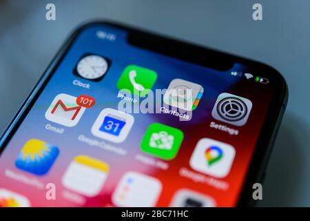 IPhone 11, start screen, home screen with app icons on the display ...