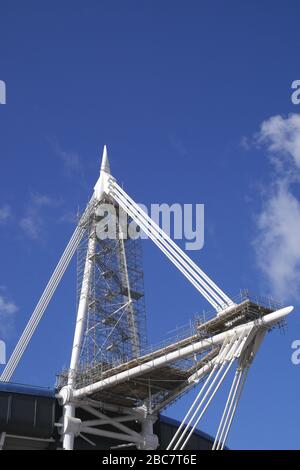 Cable-stayed truss mast with scaffolding, Principality Stadium ...