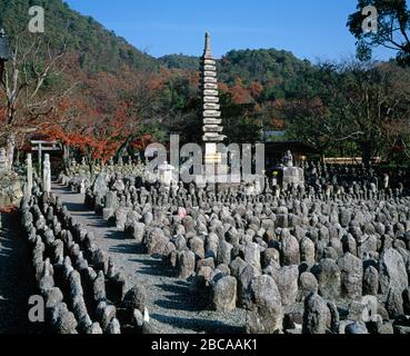 Adashino Nenbutsu-ji Shrine and Temple, Kyoto, Japan Stock Photo - Alamy