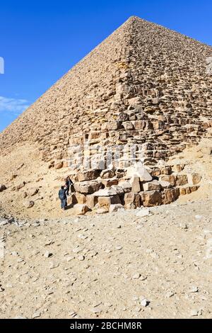 Red Pyramid of Dahshur in Cairo City, Egypt Stock Photo - Alamy