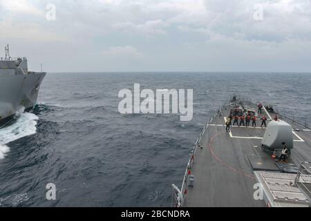 USS Russell (DDG-59) line drawing 1995 Stock Photo - Alamy