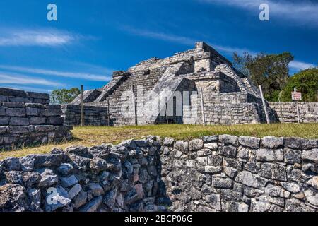 Estructura 1 (Acropolis), pyramid, Maya ruins at Chinkultic ...